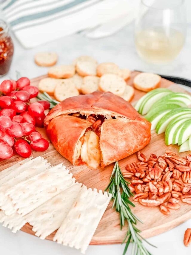 5 Best Wines to Pair With Brie (Cheese Pairing Guide)
