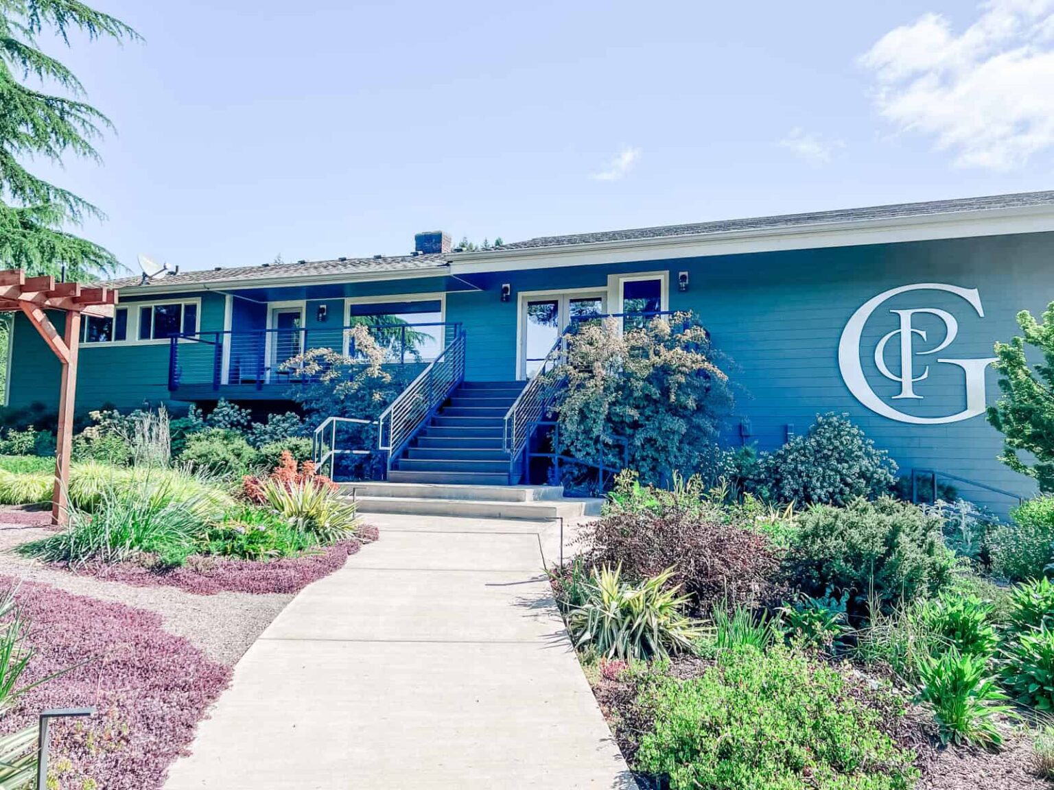 6 Must-Visit Ribbon Ridge Wineries in Newberg, Oregon