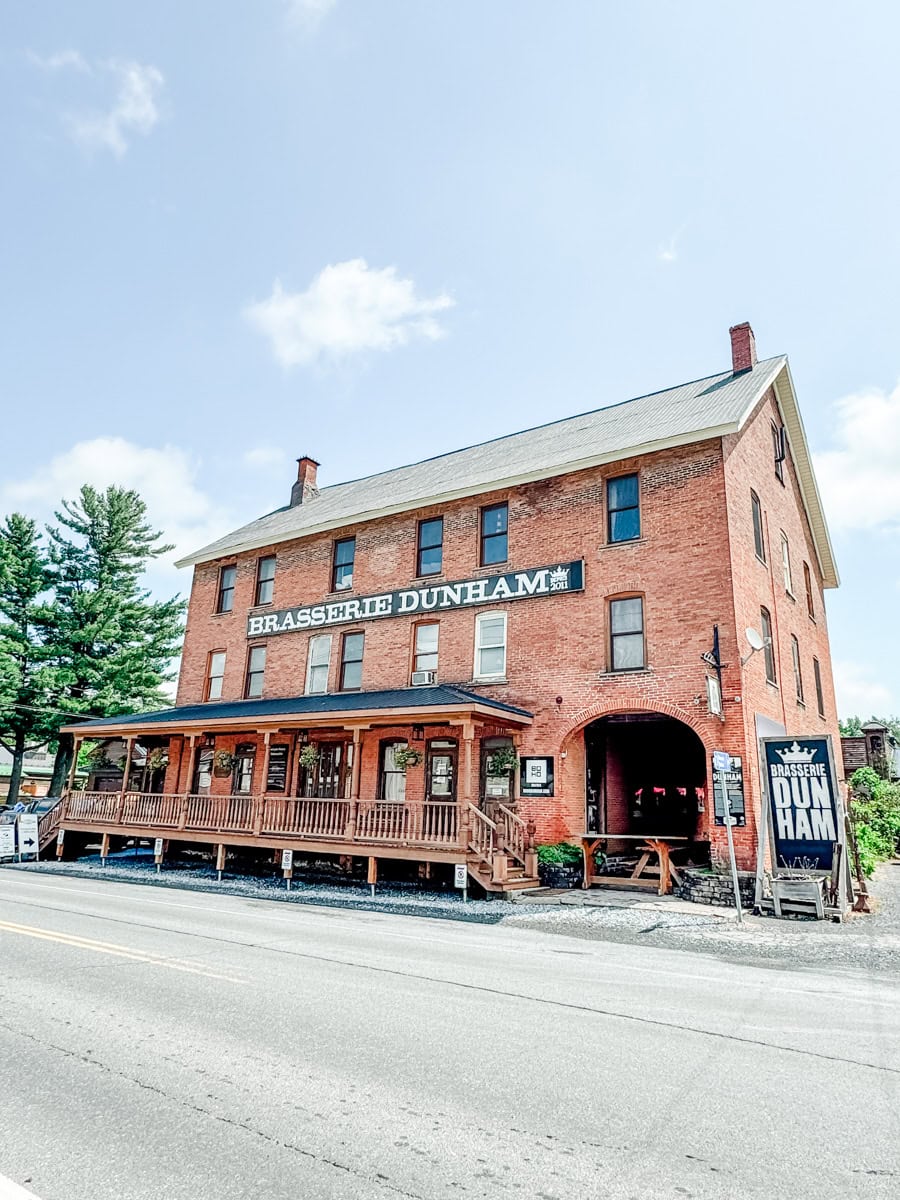Where to Sip, Eat, and Stay in Southern Québec’s Wine Regions